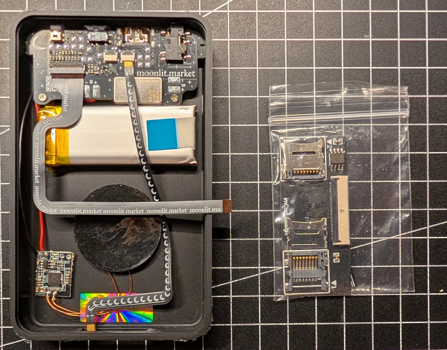 iPod mit Classic Connect von moonlit.market - electro-space