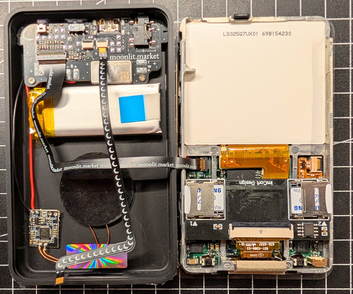 iPod mit Classic Connect von moonlit.market - electro-space